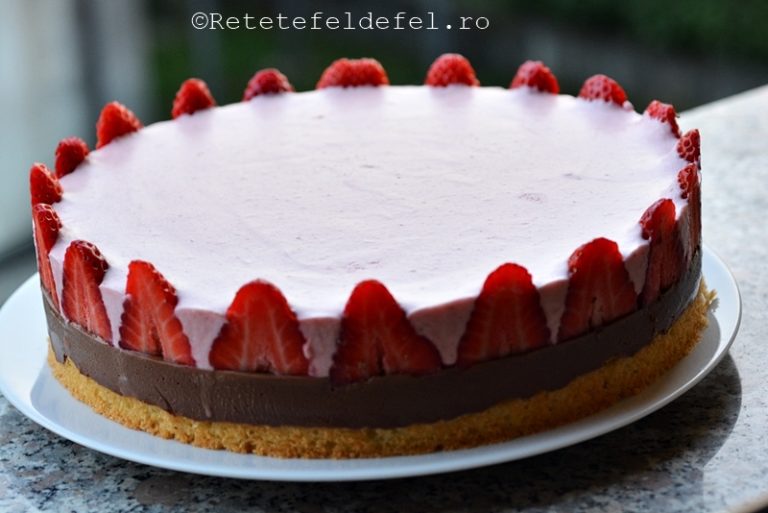 Tort cu mousse de ciocolata si capsuni - Rețete Fel de Fel