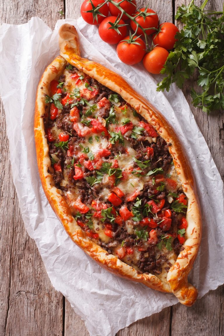 Pide turcești sau Pizza turcească - Rețete Fel de Fel