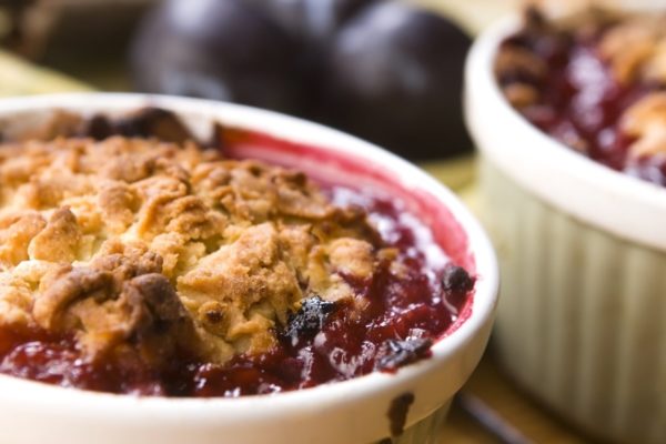 Crumble cu prune și nuci - Rețete Fel de Fel