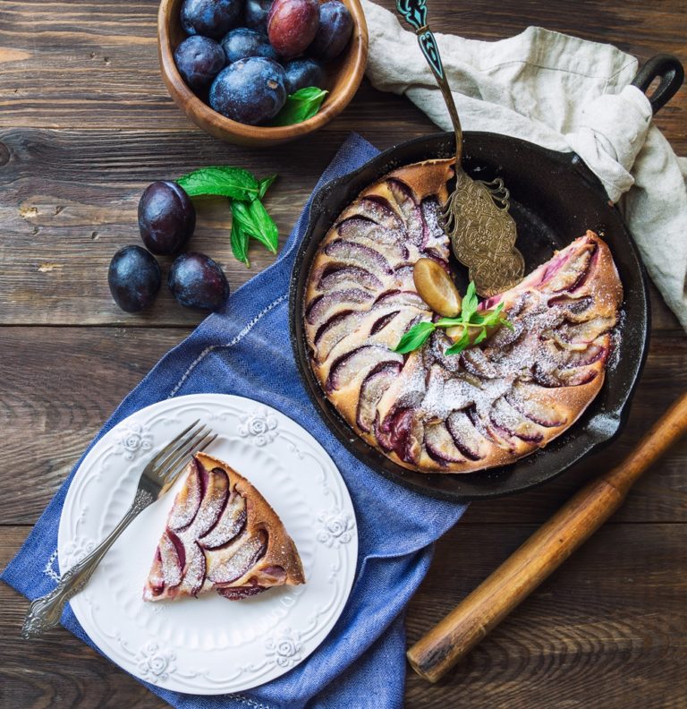 Clafoutis cu prune. Desert simplu și delicios - Rețete Fel de Fel