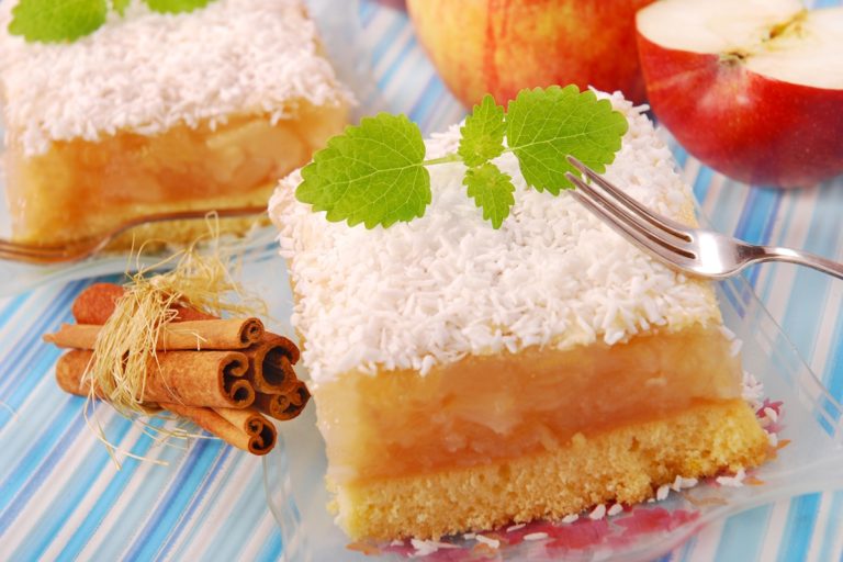 Prăjitură cu mere și cocos - Rețete Fel de Fel