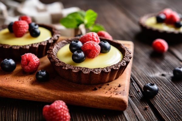 Mini tarte cu lămâie și fructe - Rețete Fel de Fel