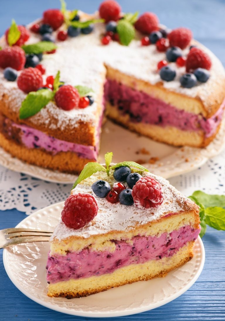 Tort cu mousse din fructe de pădure - Rețete Fel de Fel