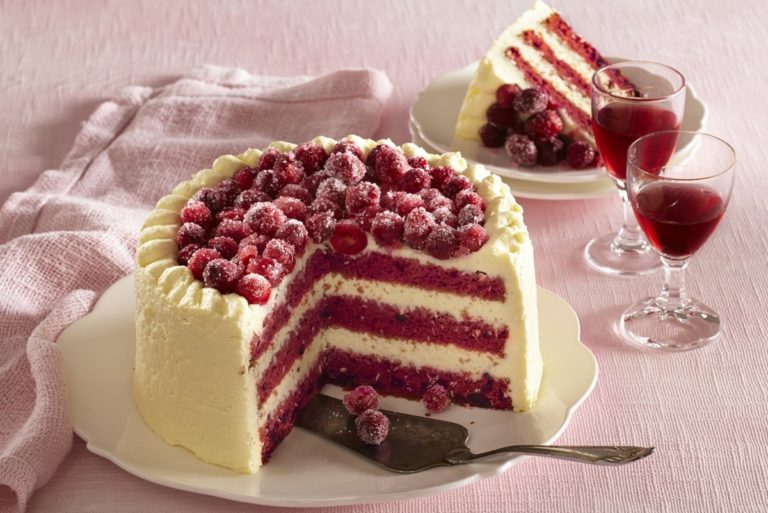 Tort Red Velvet cu vișine din compot - Rețete Fel de Fel