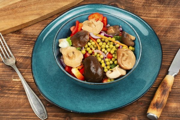 Salată de legume cu ciuperci murate - Rețete Fel de Fel